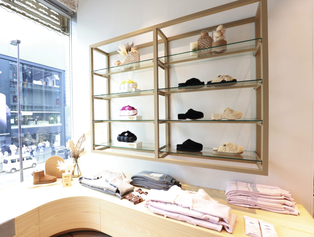 アジア初の旗艦店「UGG® TOKYO FLAGSHIP STORE」オープン | 男の靴雑誌 LAST